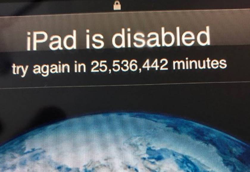 Filho mexe em tablet do pai e bloqueia aparelho por 48 anos