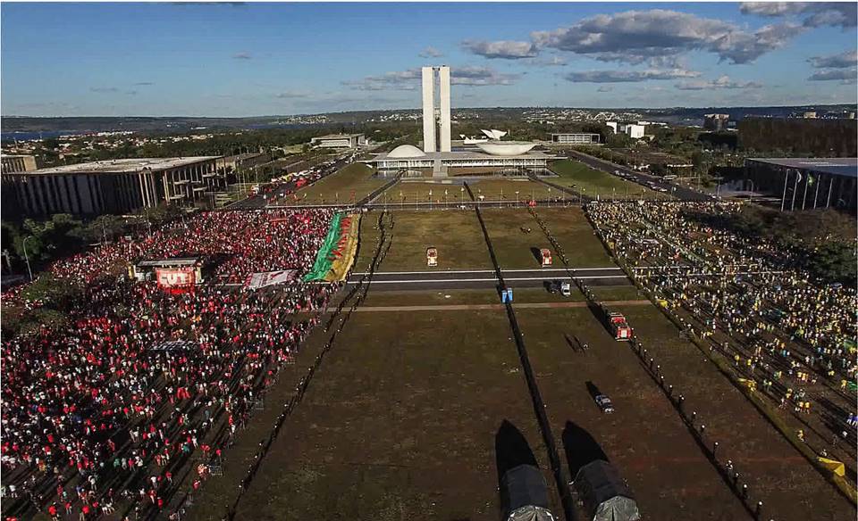 Democracia em Vertigem não documenta os fatos da vida real