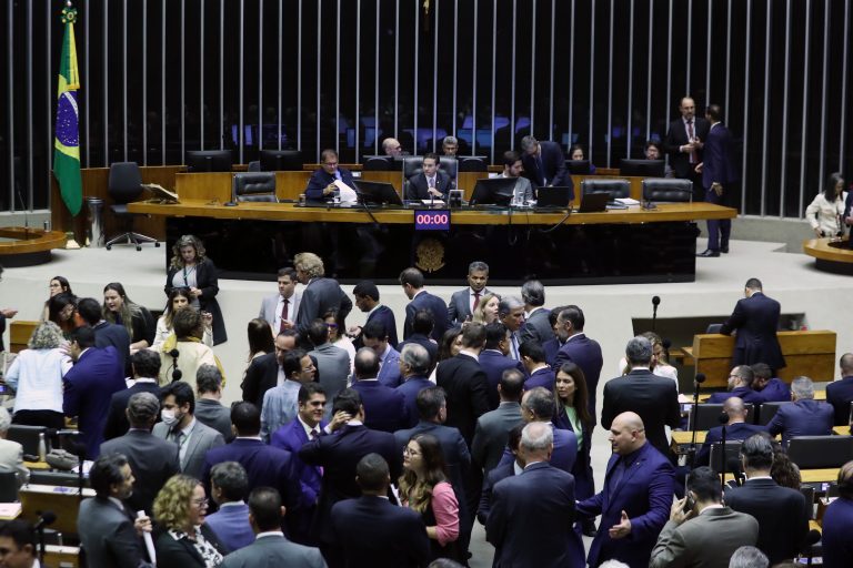 Ruralistas comemoram com festa e cantoria aprovação do marco temporal ...