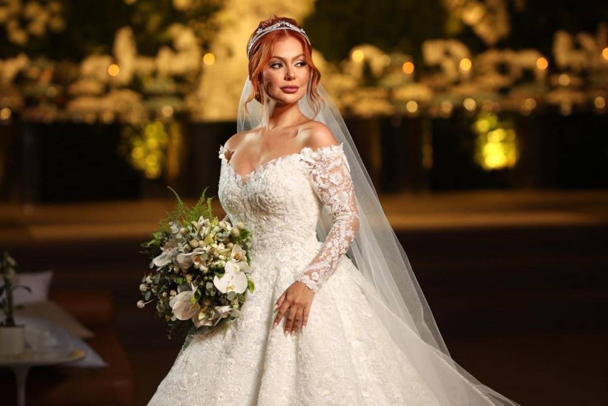 Mirela Janis cobra presentes de convidados após casamento luxoso. Veja