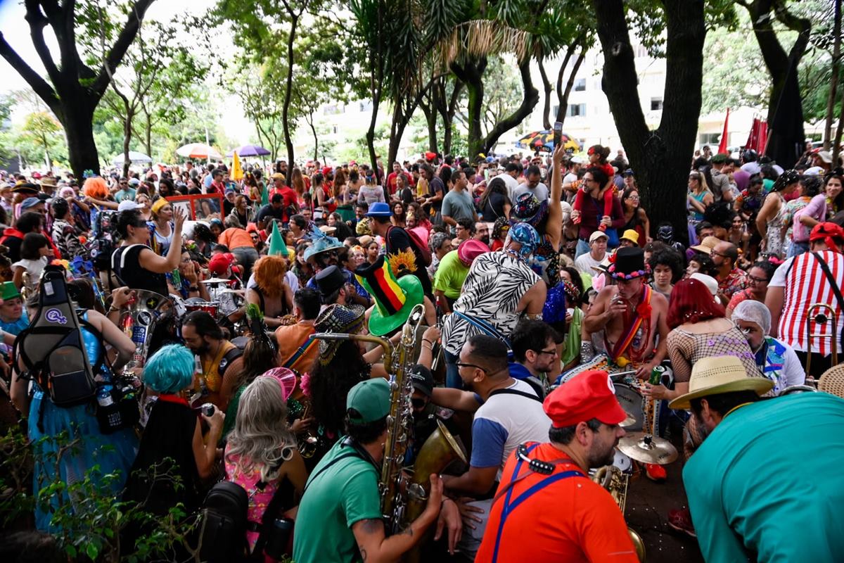 Carnaval 2024: Vai Quem Fica arrasta multidão de foliões na Asa Norte