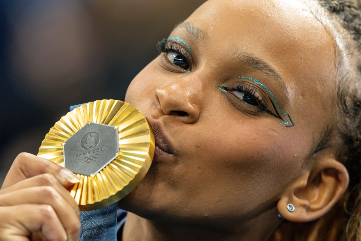 Relembre as medalhas de Rebeca Andrade em Olimpíadas. Veja fotos