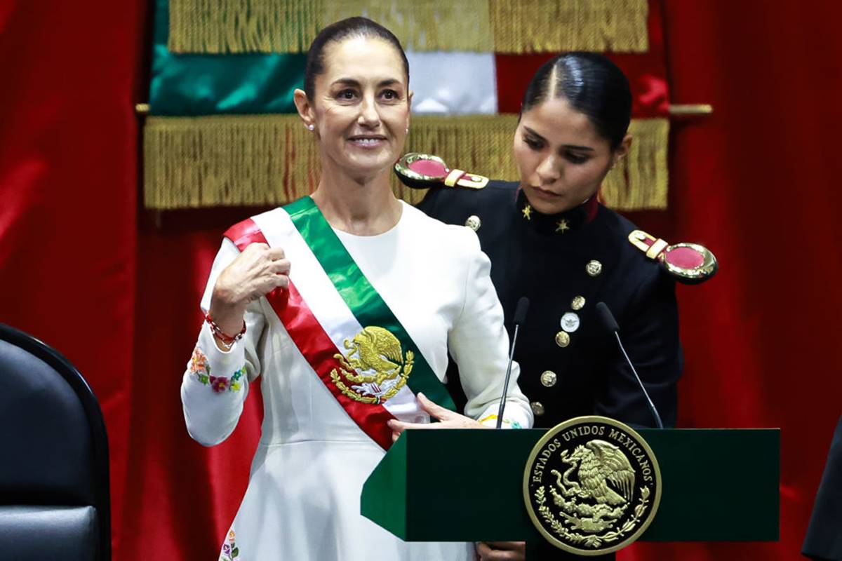 Primeira mulher a presidir o México, Claudia Sheinbaum toma posse