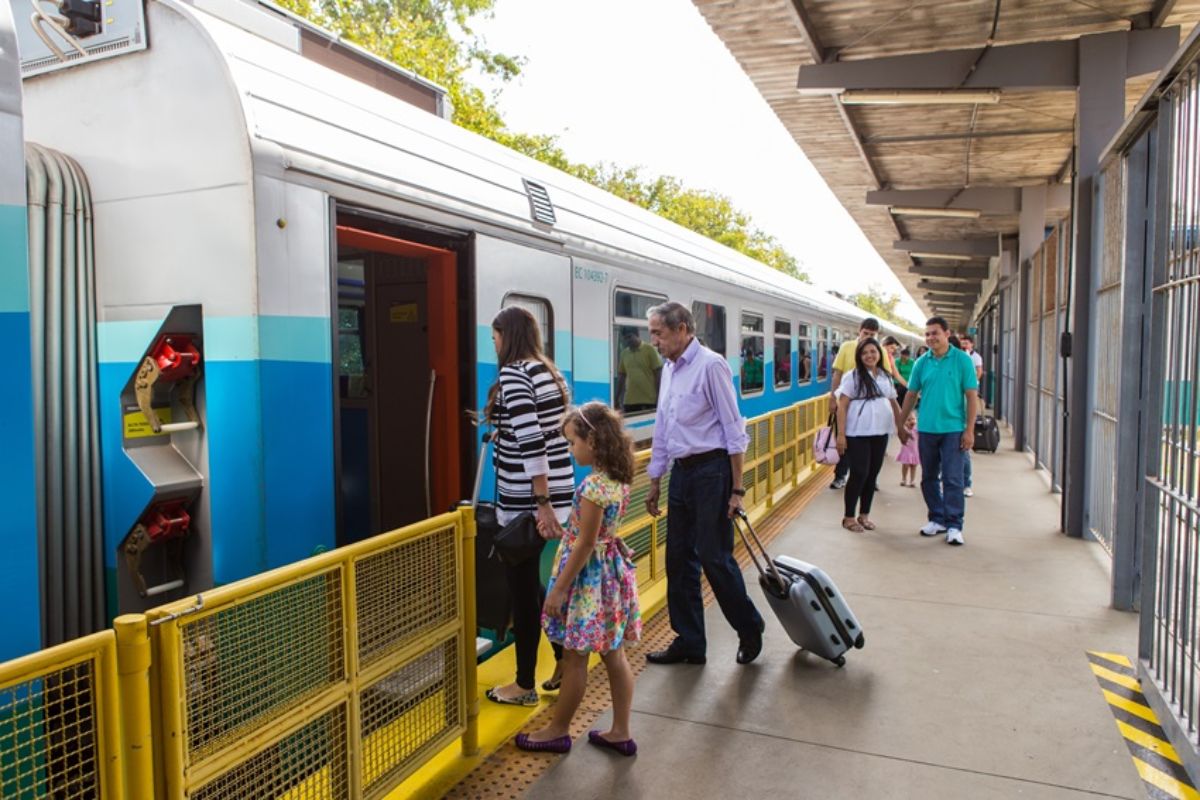 Vale inaugura trem de passageiros que passa por Minas e Espírito Santo