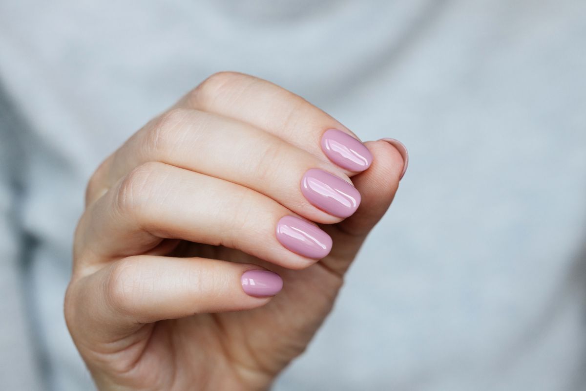 Unhas de inverno 2026: as cores e nail arts que vão dominar a estação