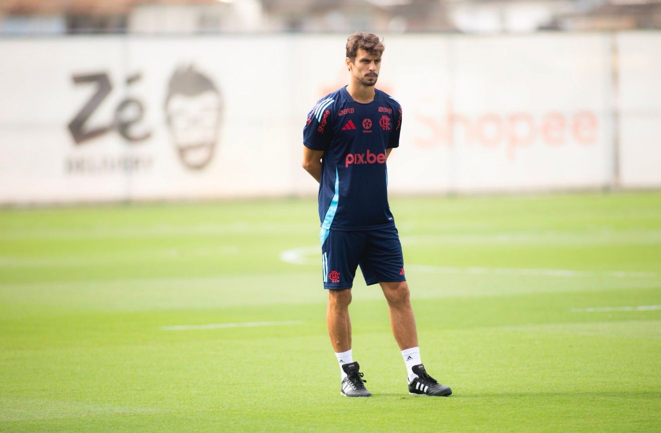 Rodrigo Caio se despede do Flamengo e se declara a Filipe Luís; veja