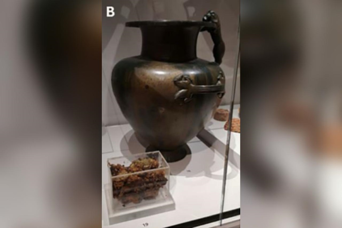 Origem de gosma misteriosa em vaso de 2,5 mil anos é desvendada