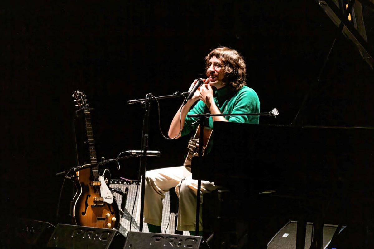 Tim Bernardes promete "atmosfera perfeita" em show do Estilo Brasil