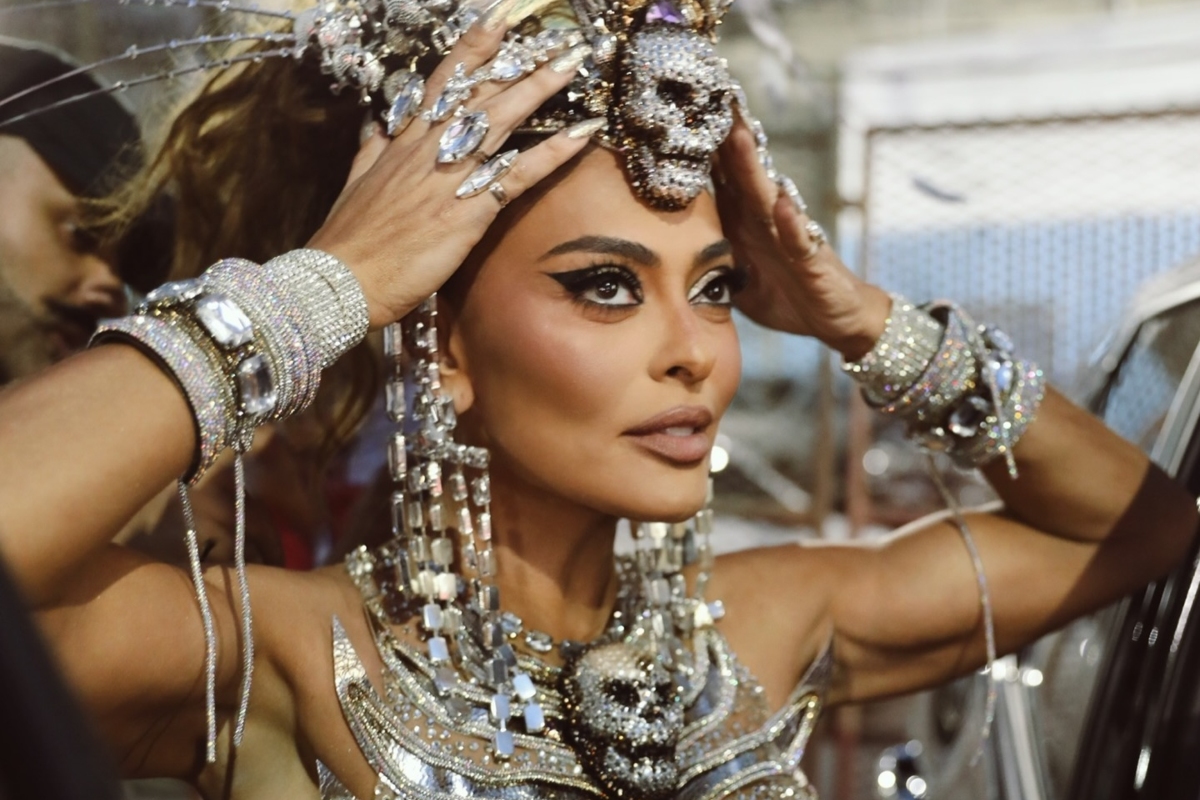 Juliana Paes reage após virar meme na apuração do Carnaval 2026