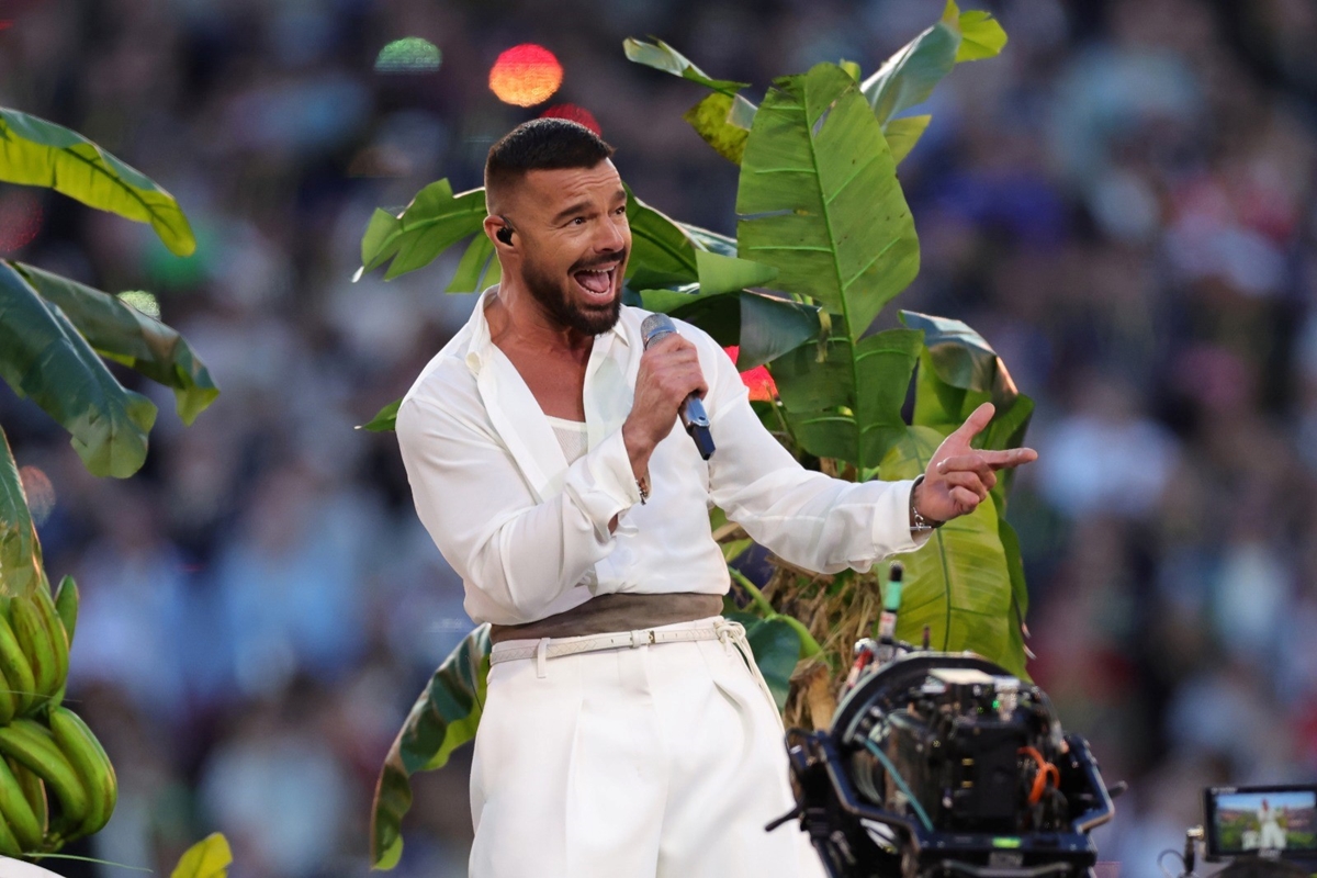 Ricky Martin impressiona por aparência jovial em show do Super Bowl