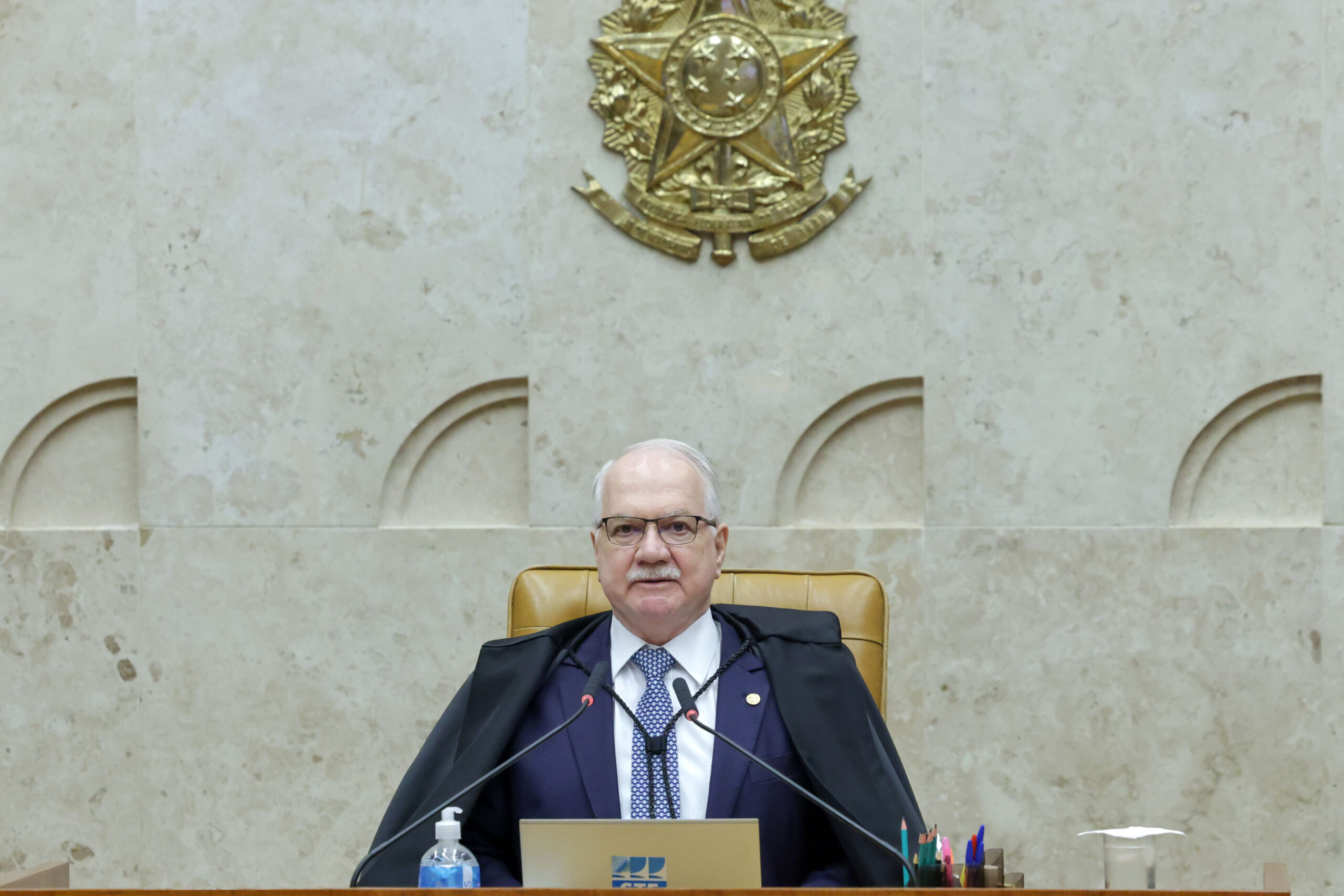 Fachin dá preferência de fala a advogada lactante e oferece berçário do STF