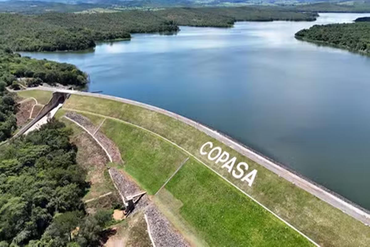 Égua que caiu em adutora em BH deixou mais de 700 bairros sem água