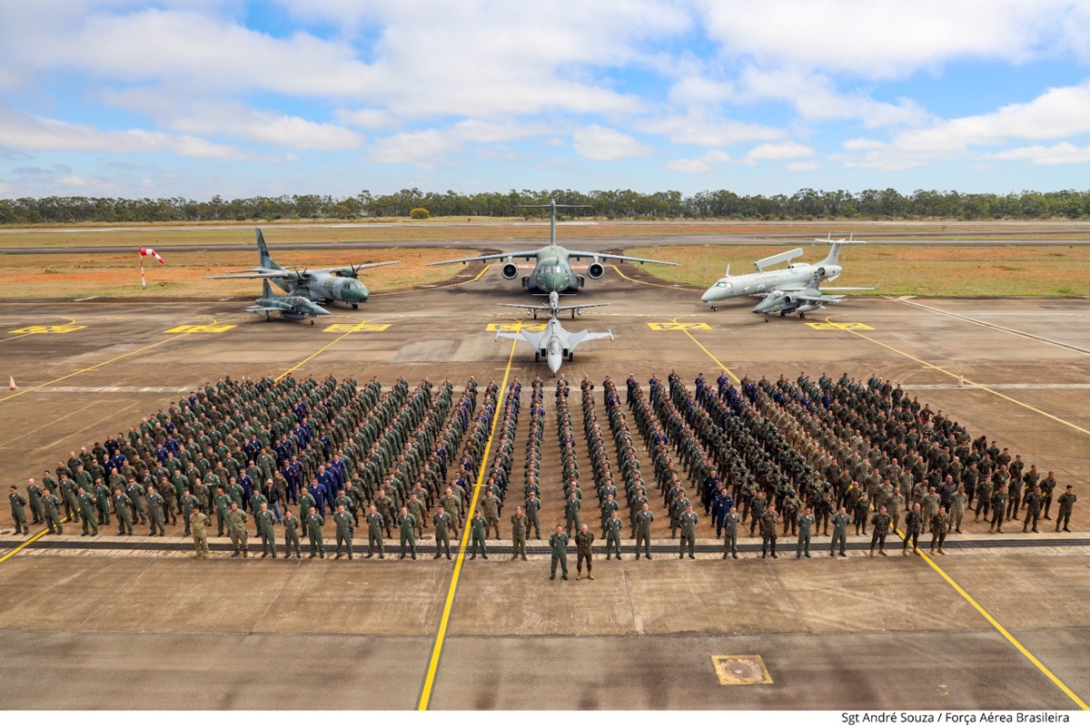 FAB faz maior exercício aéreo do país com estreia do caça Gripen