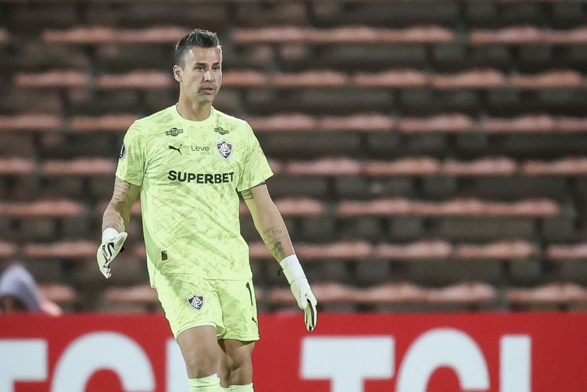 “Eu não faço o meu melhor pela CBF”, diz Fábio, goleiro do Fluminense
