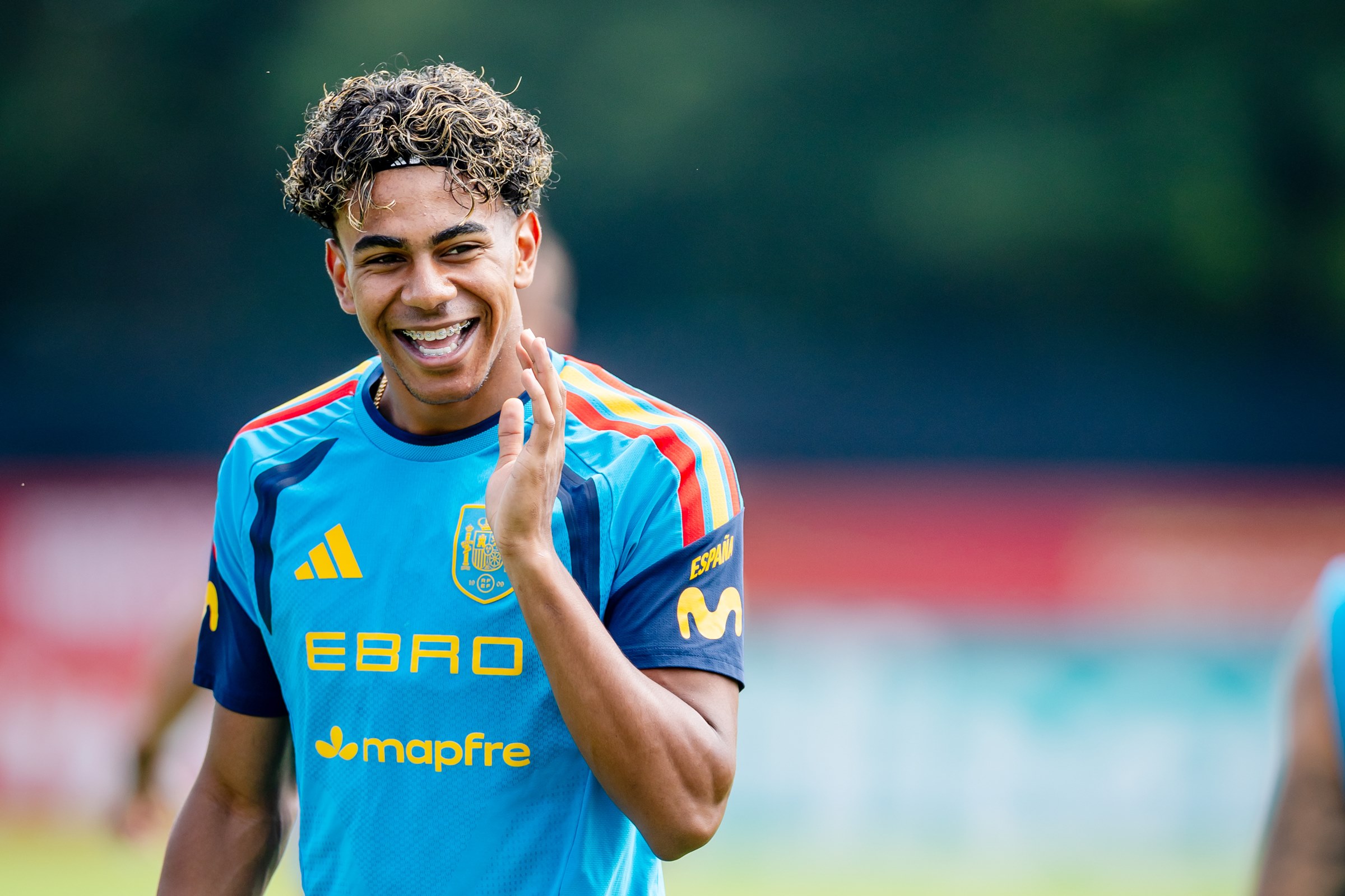 Aos 18 anos, Yamal chega à Copa do Mundo como estrela da Espanha